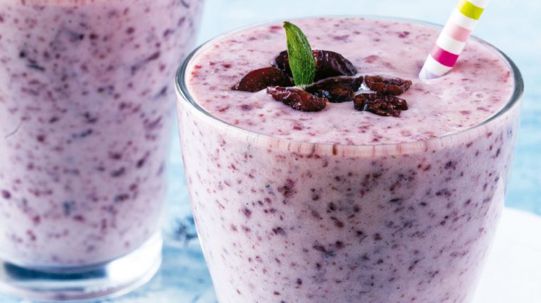 Licuado de arándanos y plátano Licuado de arándanos y plátano