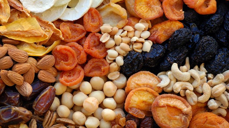 Cuáles son los beneficios de comer frutas deshidratadas