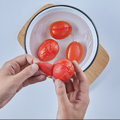 Aprende la técnica de escalfado de jitomates paso a paso