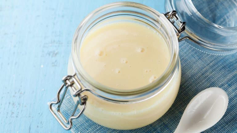 Leche evaporada: Qué es, para qué sirve y receta para prepararla en casa