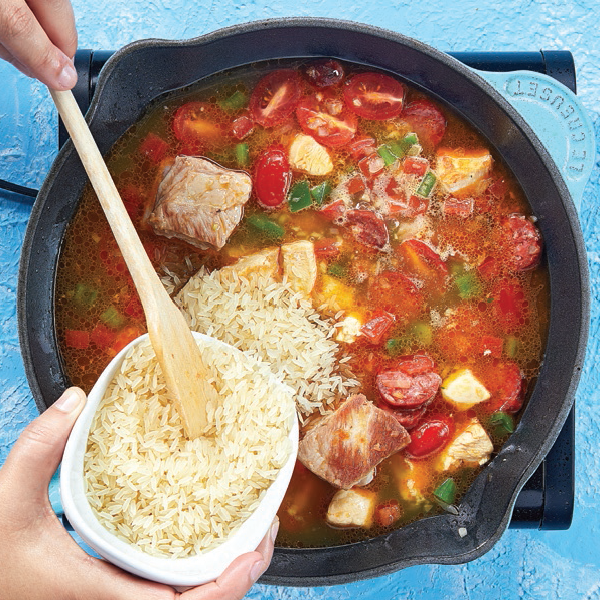 Te decimos cómo hacer una deliciosa paella paso a paso