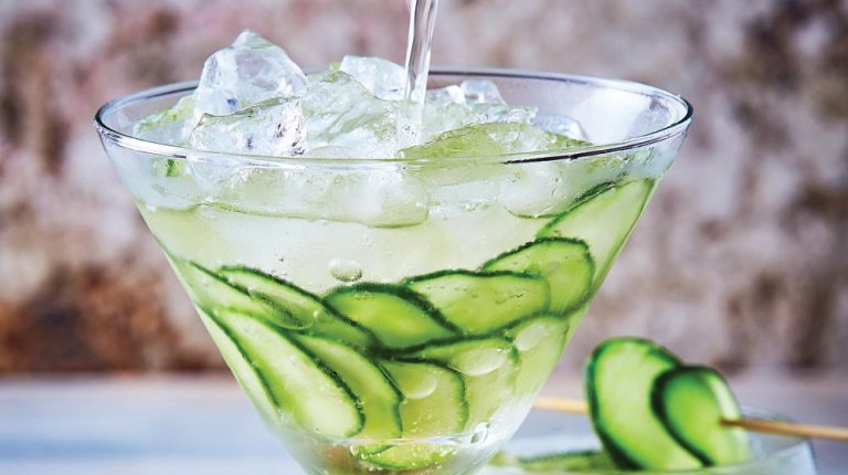 Agua de pepino con limon: descubre sus beneficios y aprende a prepararla