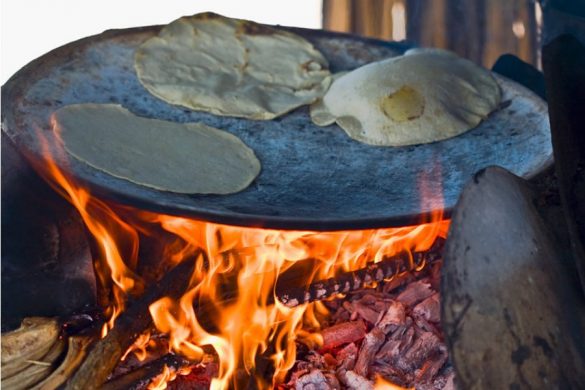 Cómo curar un comal: historia y datos curiosos de este utensilio mexicano