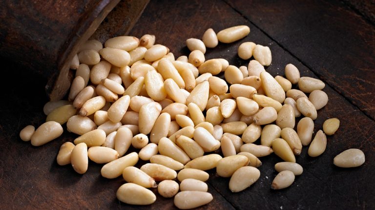 ¿Qué son los piñones y por qué son un ingrediente tan costoso?