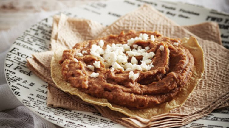 Frijoles refritos: cómo prepararlos para que te quede perfectos