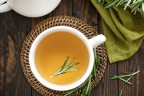 Para qué sirve el té de manzana con romero: conoce sus beneficios