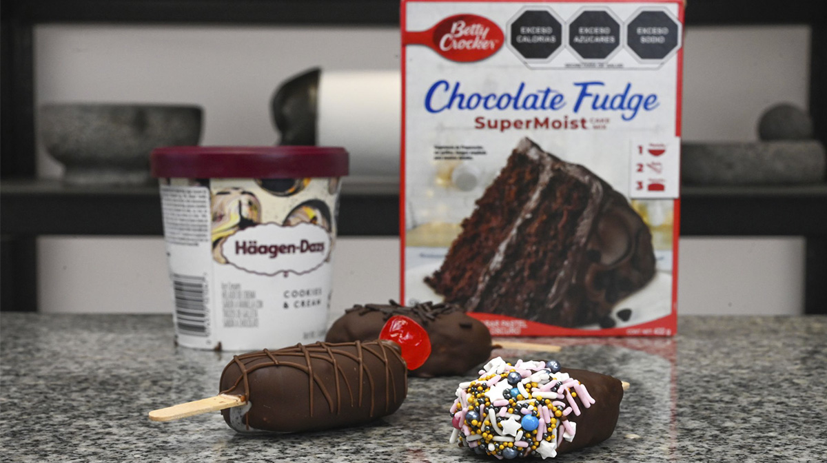 Paletas de pastel rellenas de helado de diferentes sabores